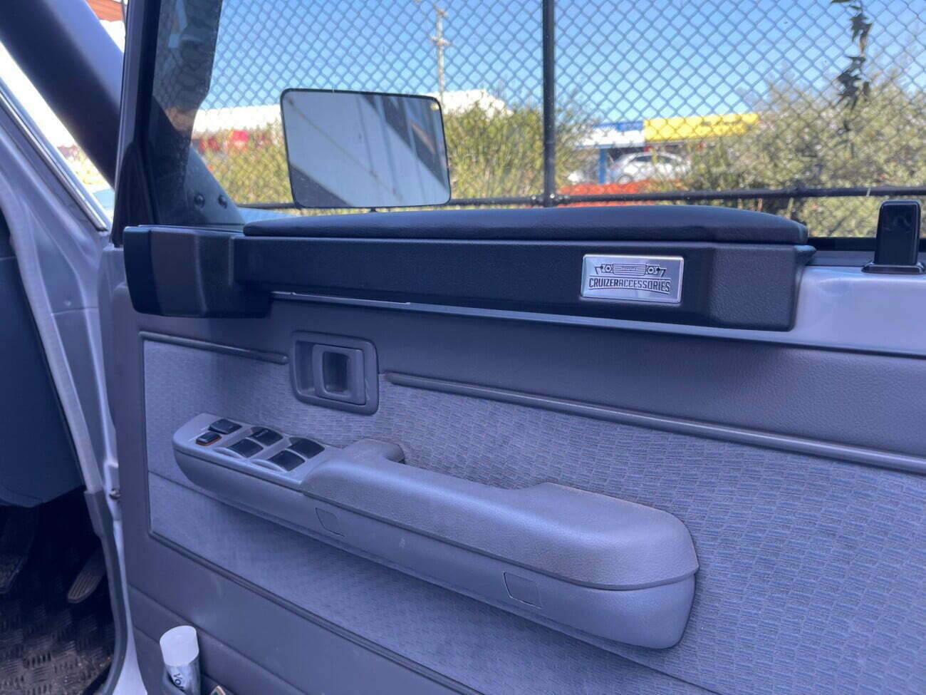 Toyota Land Cruiser 79 Series Armrest & Cup Holder - HJM Offroad 4x4 ...